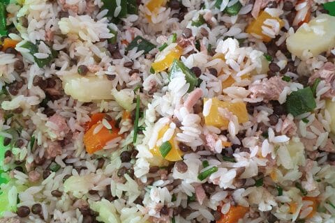 Salade de riz au thon et aux légumes croquants au Thermomix - Cookomix