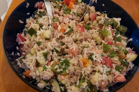 Salade de riz au thon et aux légumes croquants au Thermomix - Cookomix