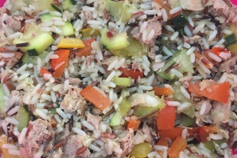 Salade de riz au thon et aux légumes croquants au Thermomix - Cookomix