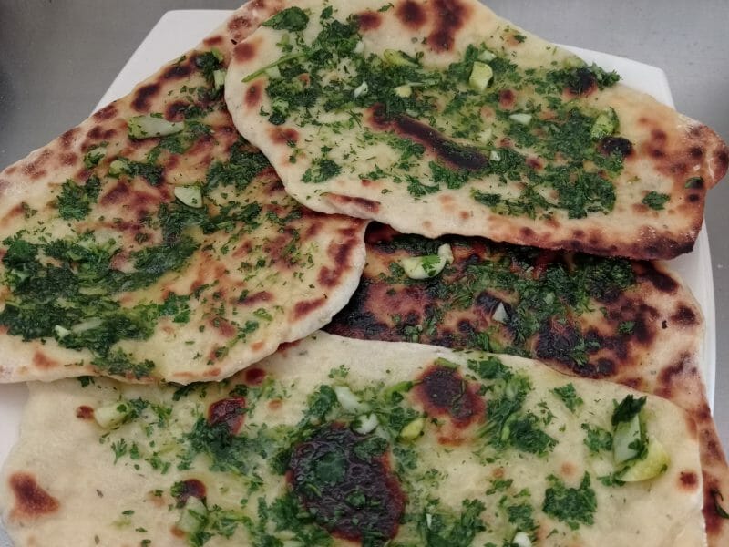 Naans à l’ail et à la coriandre au Thermomix - Cookomix